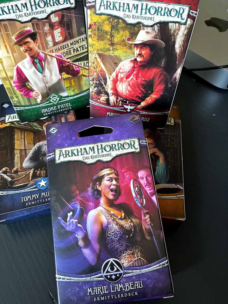Arkham Horror: Das Kartenspiel (Edition 2026) - Brett und Pad
